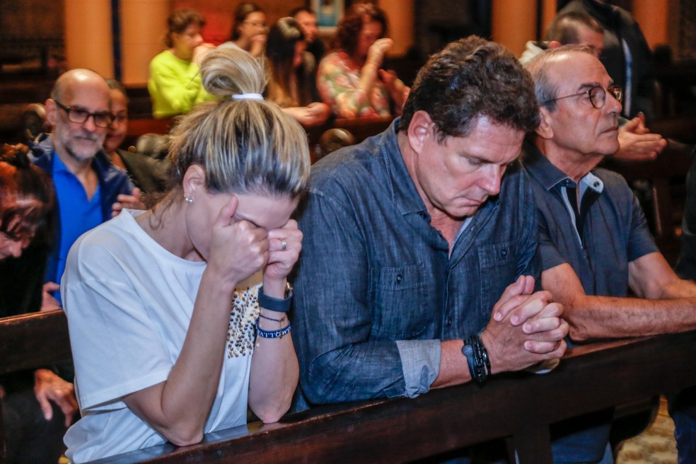 Cafu e mais amigos famosos vão à missa de sétimo dia de Pelé, no Rio de ...