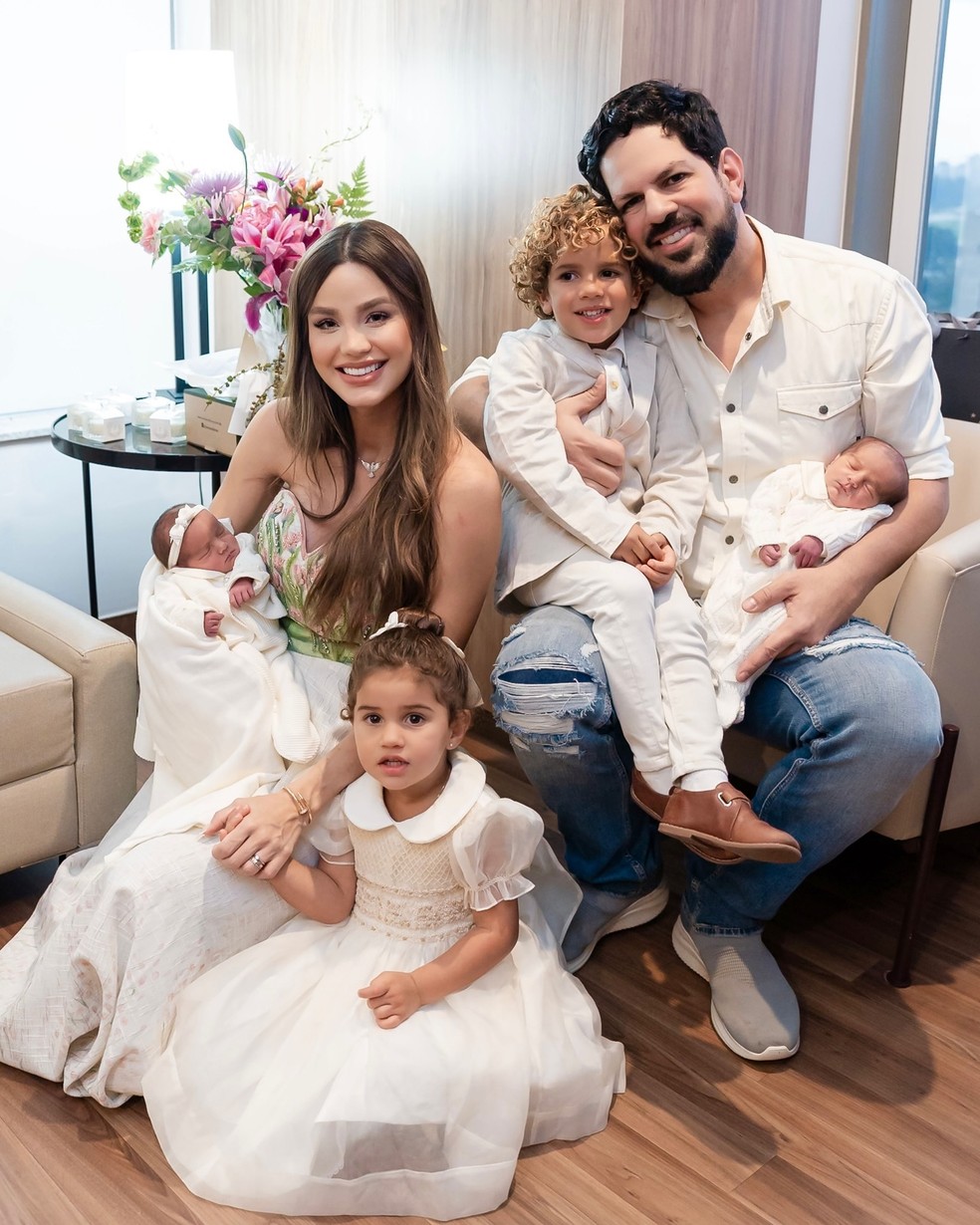 Biah Rodrigues festeja seis meses dos filhos gêmeos e desabafa sobre ...