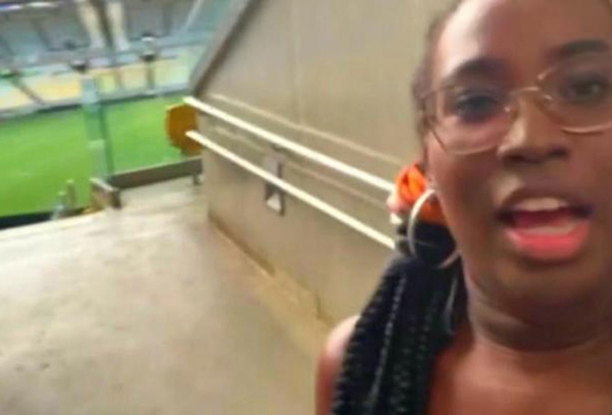 BBB 24: Leidy Elin vende copos em estádio de futebol para conseguir se ...