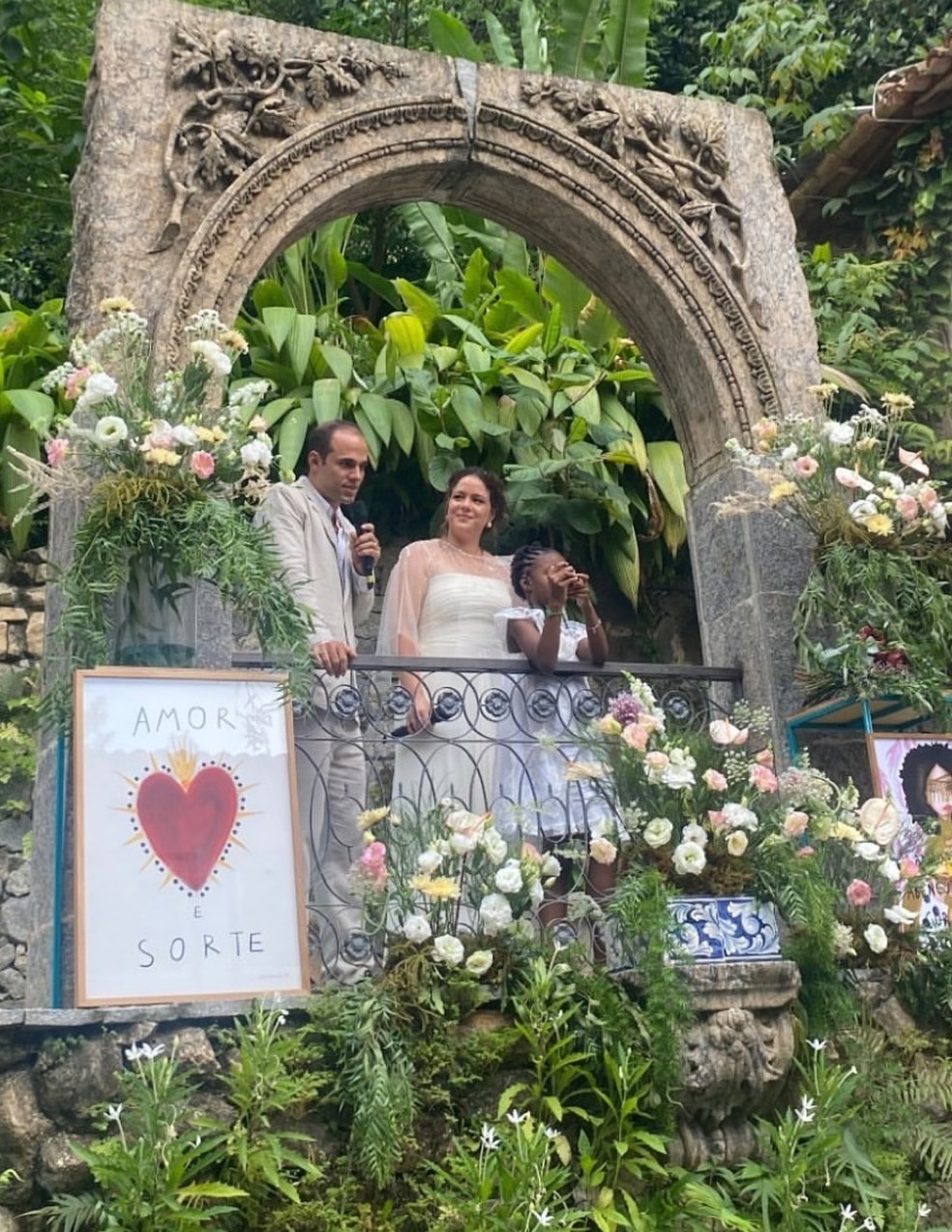 Leandra Leal e Guilherme Burgos abrem álbum de casamento