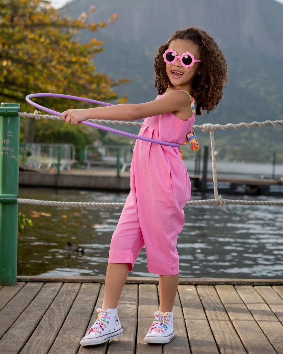 Conheça Elis Cabral, a 'furacãozinho' Sofia de 'Dona de Mim'