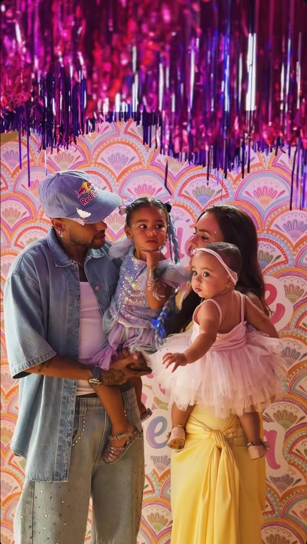 Bruna Biancardi organiza bloquinho de carnaval para Mavie, Mel e Helena