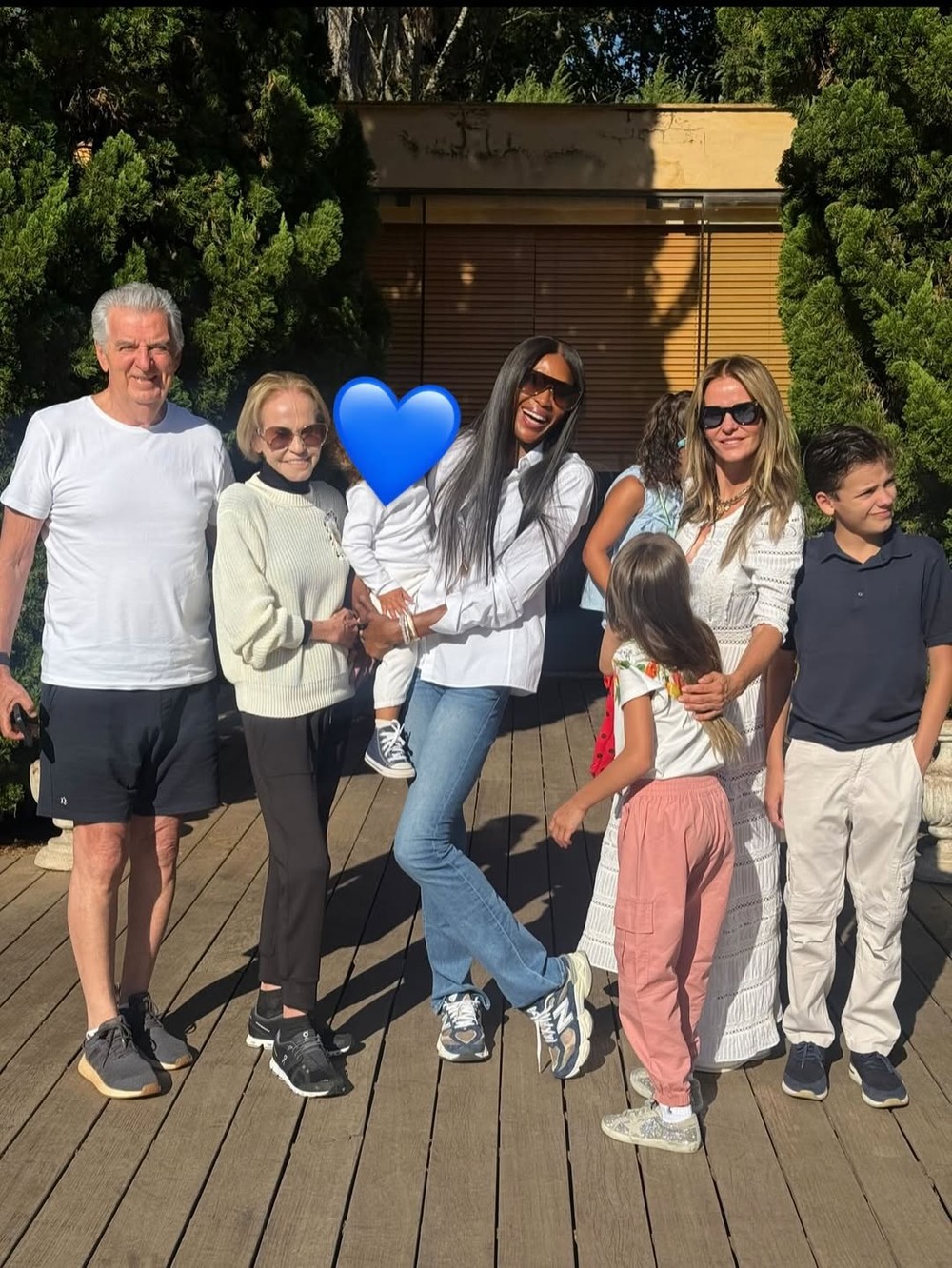 Naomi Campbell mostra fotos com Cauã Reymond e Luciano Huck em viagem ...