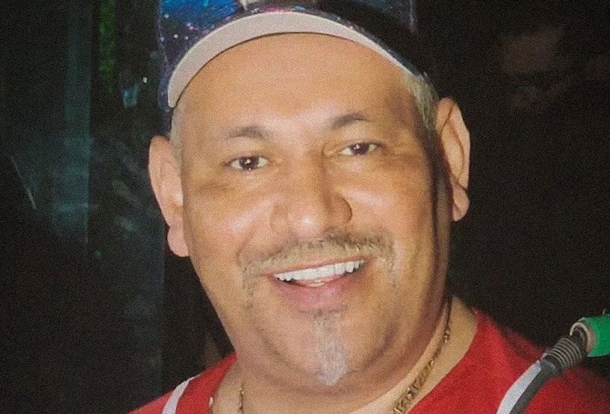 Cantor Chrigor, sucesso nos anos 1990, é internado após mal-estar