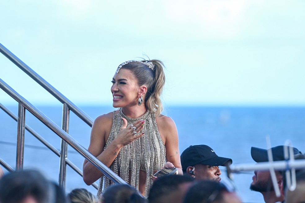 Léo Santana puxa Bloco do Nana acompanhado de Lore Improta no Carnaval ...