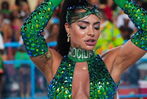 Saiba tudo sobre: Aline Mineiro