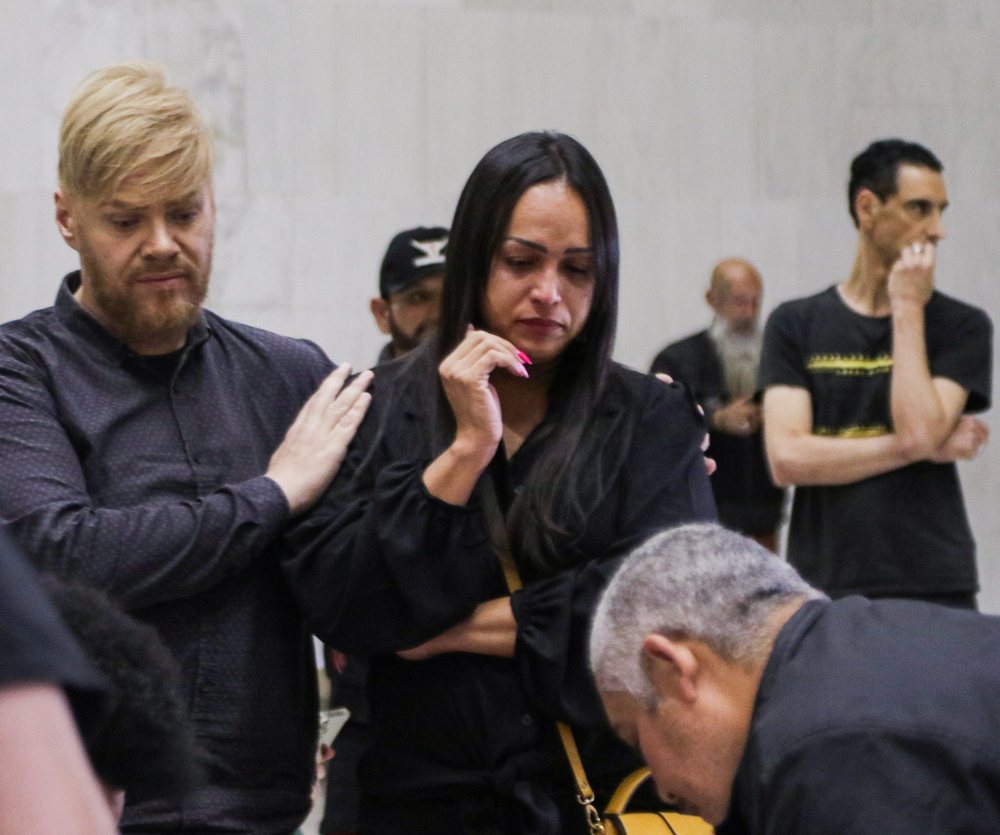 Cantor Nahim é velado em cerimônia aberta ao público em São Paulo