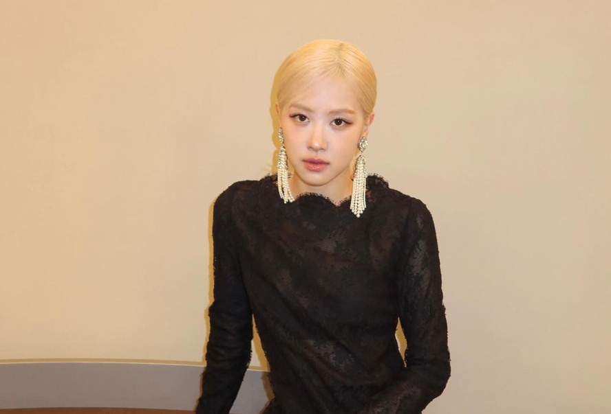 Rosé, do BLACKPINK, assina contrato global solo com a Atlantic Records