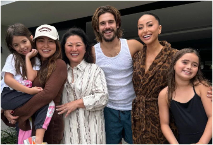 Grávida, Sabrina Sato reúne família para acompanhar sessão de fotos com ...