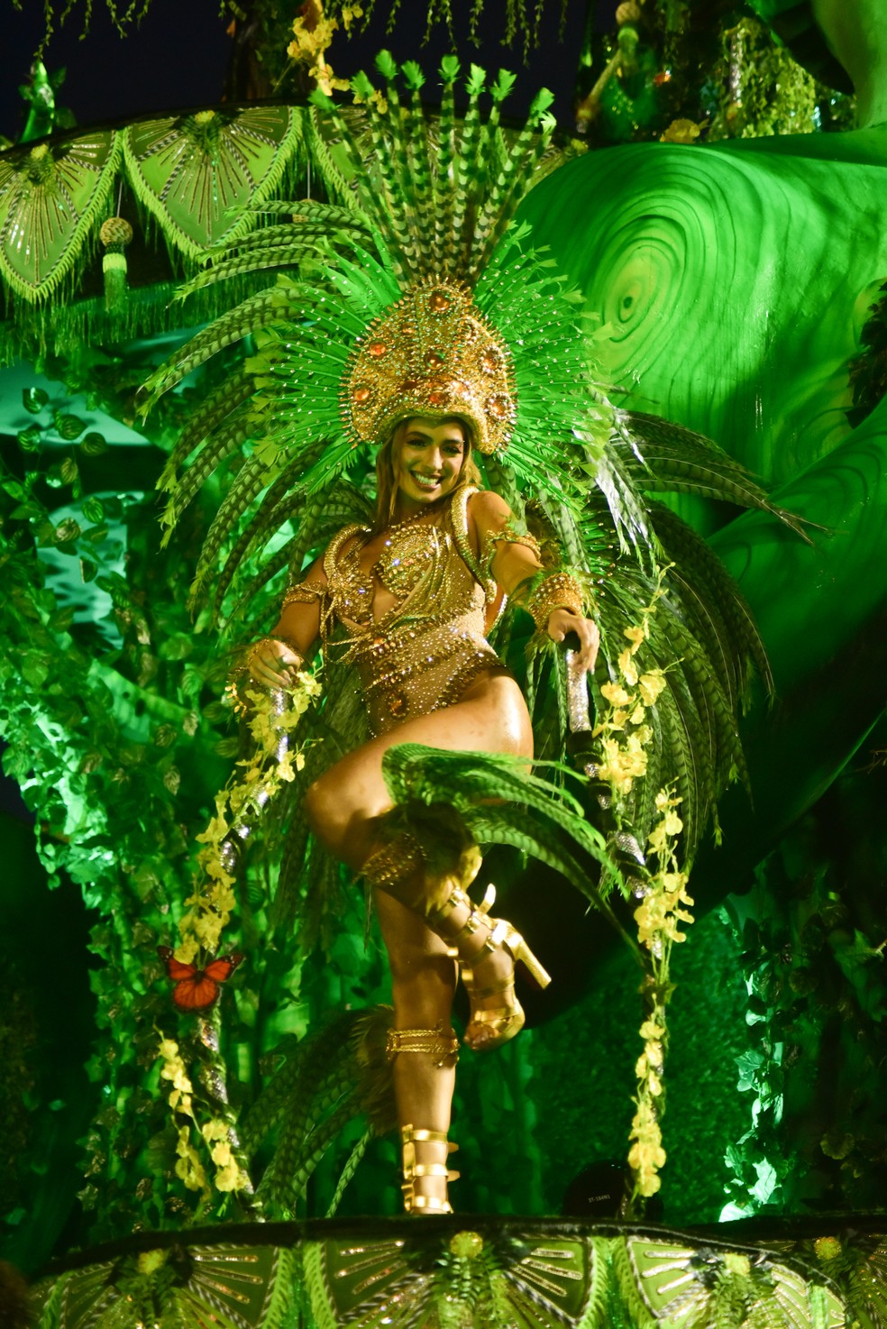 Influencer Julia Puzzuoli estreia em desfiles e diz que quer beijar no ...