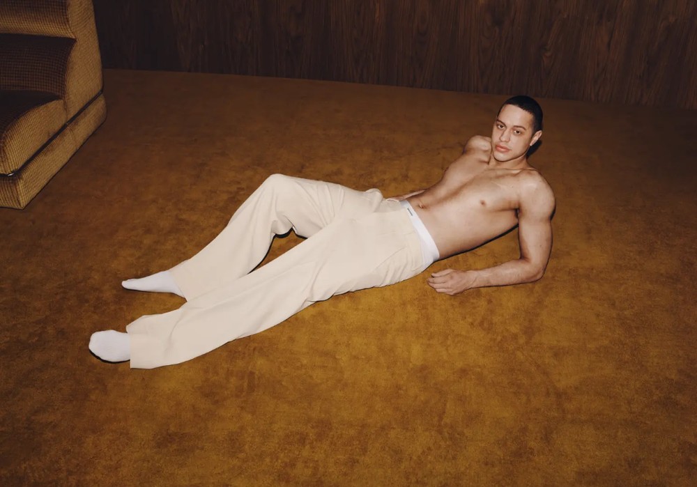 Pete Davidson, ex de Kim Kardashian, gasta R$ 1,1 milhão para remover tatuagens do corpo; veja ...