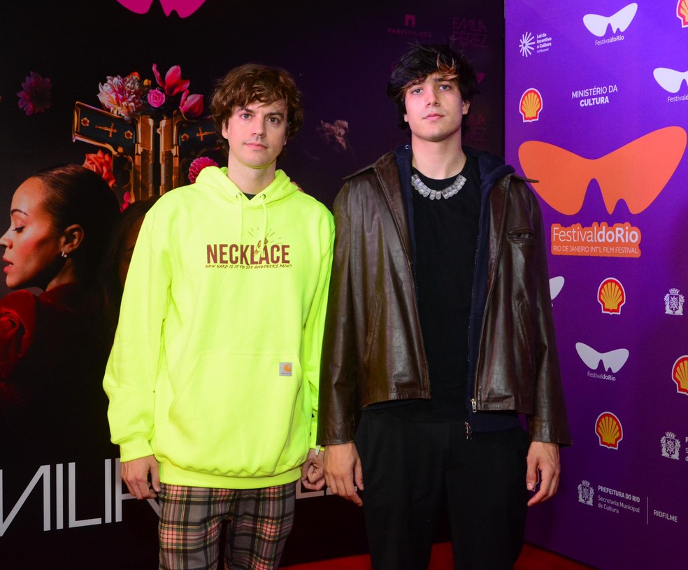 Cineasta Fernando Grostein, irmão de Luciano Huck, vai com marido ao ...