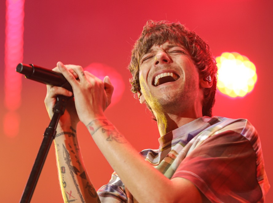 Louis Tomlinson diz que foi “uma pena” ver o BTS quebrar recordes do ...