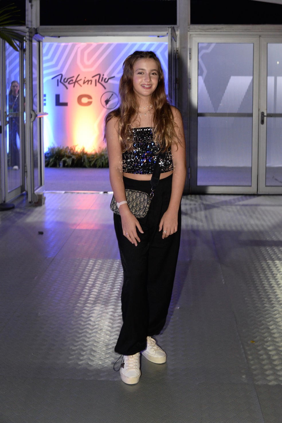 Com bolsa de mais de R$ 10,5 mil, Eva Huck curte Rock in Rio com Sofia ...