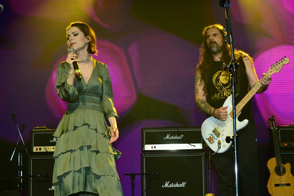 Sandy faz show em homenagem à madrinha de seu filho, que morreu em 2022