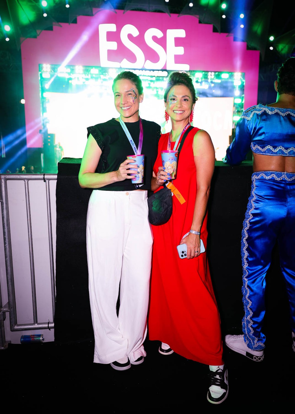 Famosos vão a festa à fantasia no Navio da Xuxa