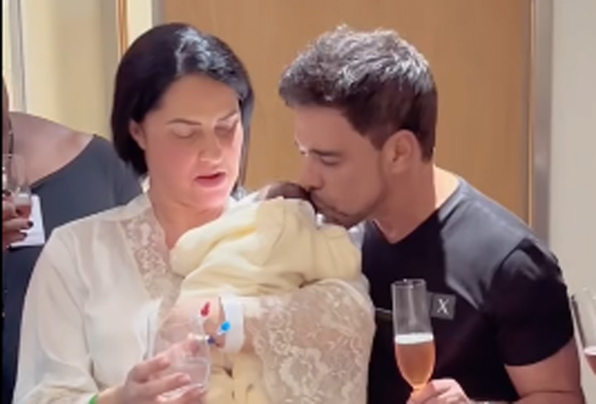 No hospital, Graciele e Zezé brindam com amigos e familiares pela chegada de Clara; assista