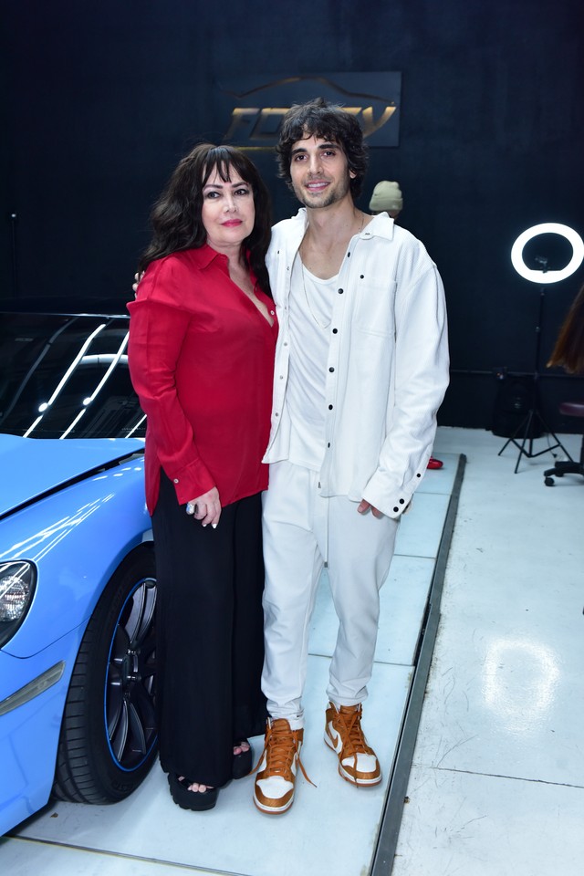 Fiuk recebe irmãs, a mãe e ex-BBBs em seu aniversário com festa ...