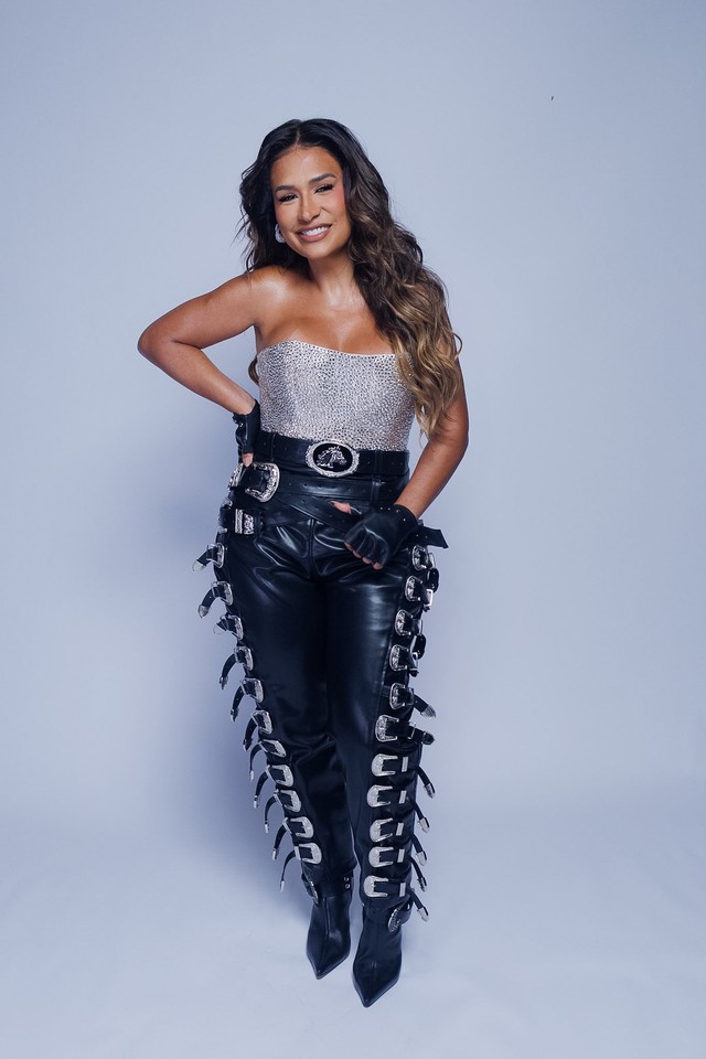 Simone Mendes se inspira em Beyoncé e Michael Jackson em look para ...