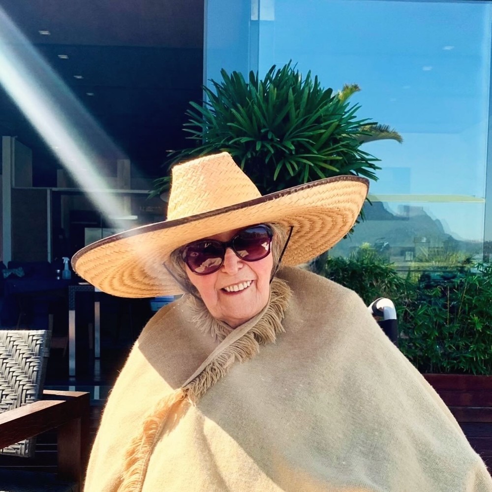 Ana Carolina emociona com homenagem à mãe, que faria 87 anos