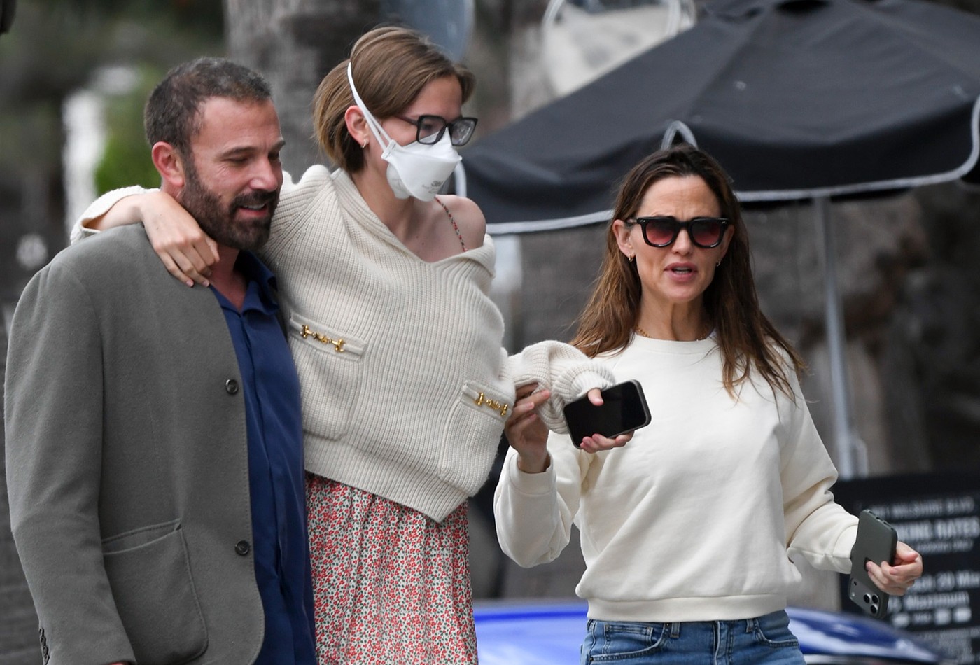 Ex-casal, Ben Affleck e Jennifer Garner amparam a filha após acidente