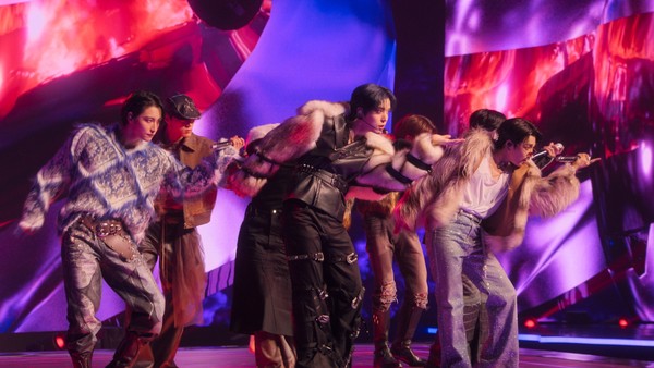 Apple TV+ estreia série 'K-POPPED' com artistas ocidentais e grupos de ...