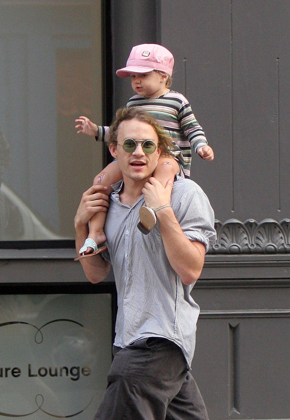 Aos 18, filha de Heath Ledger faz aparição raríssima e mostra que está ...