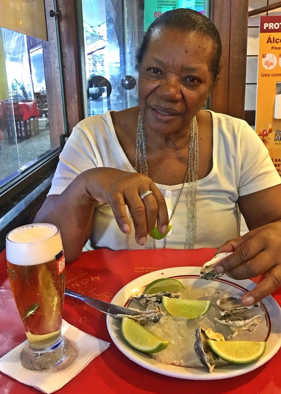 Neusa Borges sobre curtir a vida aos 81 anos: 'Beber minha cervejinha e ...