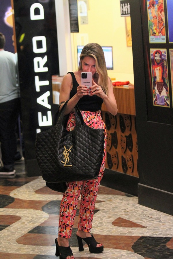 Com bolsa de R$ 26 mil, Monique Alfradique 'se vinga' e clica fotógrafo ...