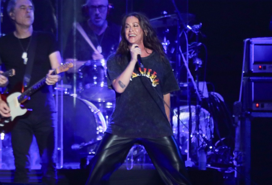 Alanis Morissette faz show único em São Paulo e celebra álbum histórico