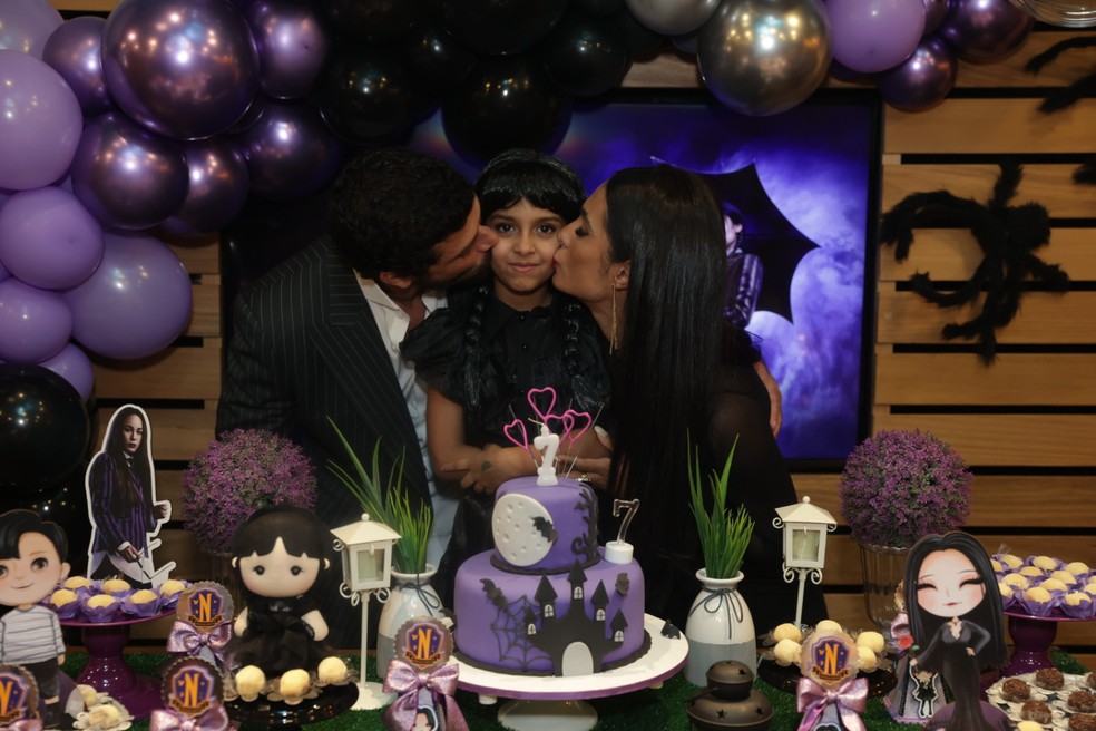 Separados, Jesus Luz e Carol Ramiro se reúnem no aniversário da filha