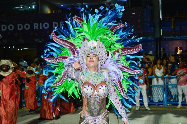 Andressa Urach relembra dias de prostituição em desfile da Porto da ...