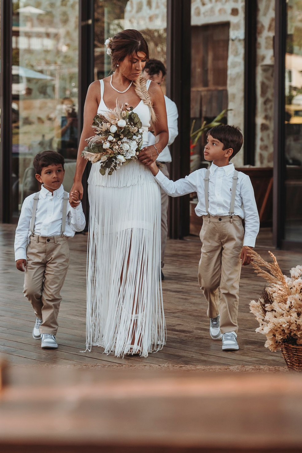 Cantora Ghabi celebra 10 anos de casamento em Fernando de Noronha; fotos
