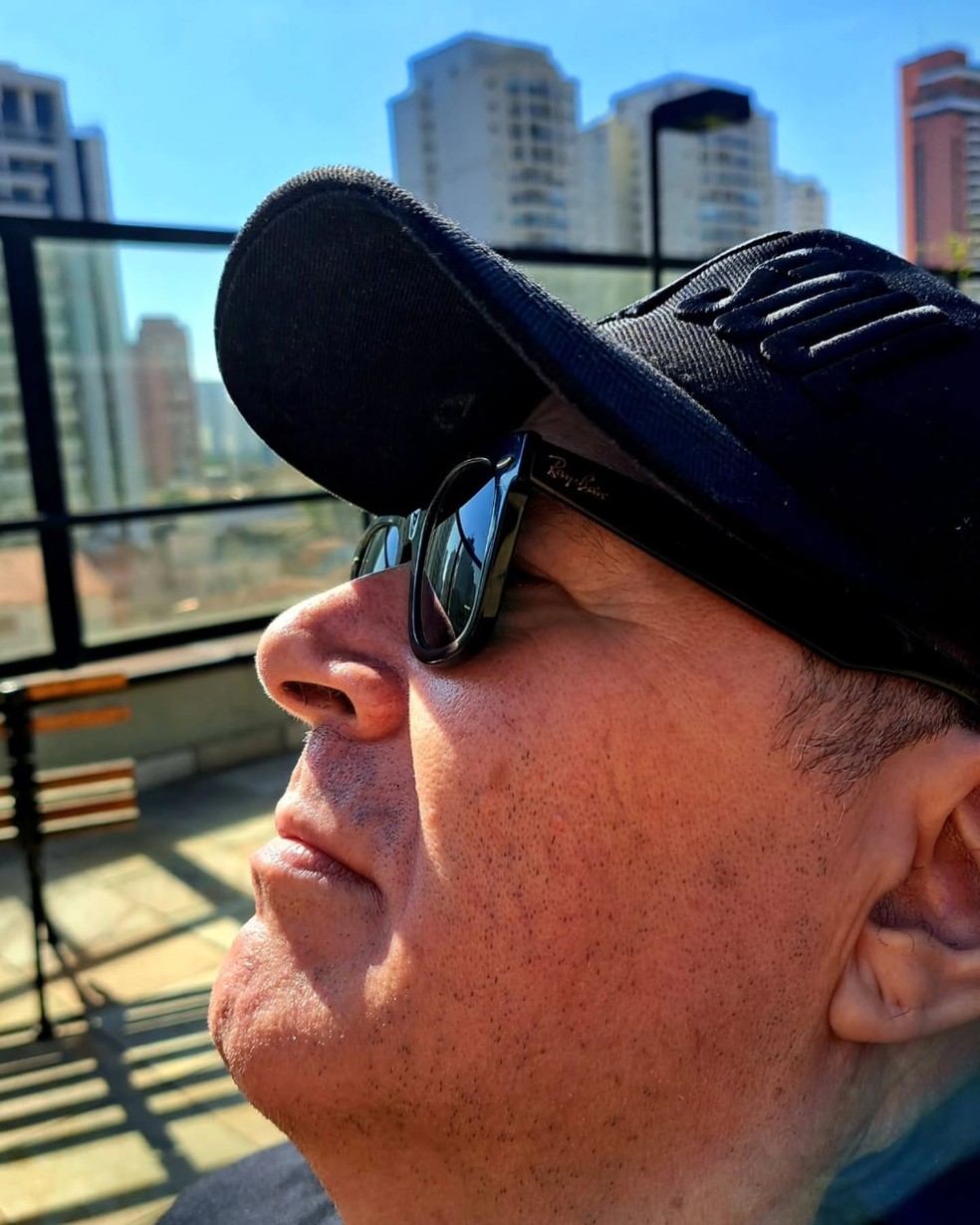 Mingau, baixista do Ultraje a Rigor, faz reabilitação com instrumento e ...