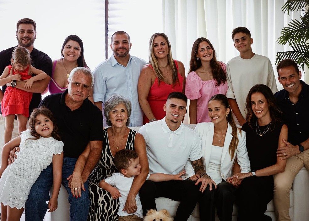 Ex-Vasco, jogador Gabriel Pec se casa com Isabella Lipatin