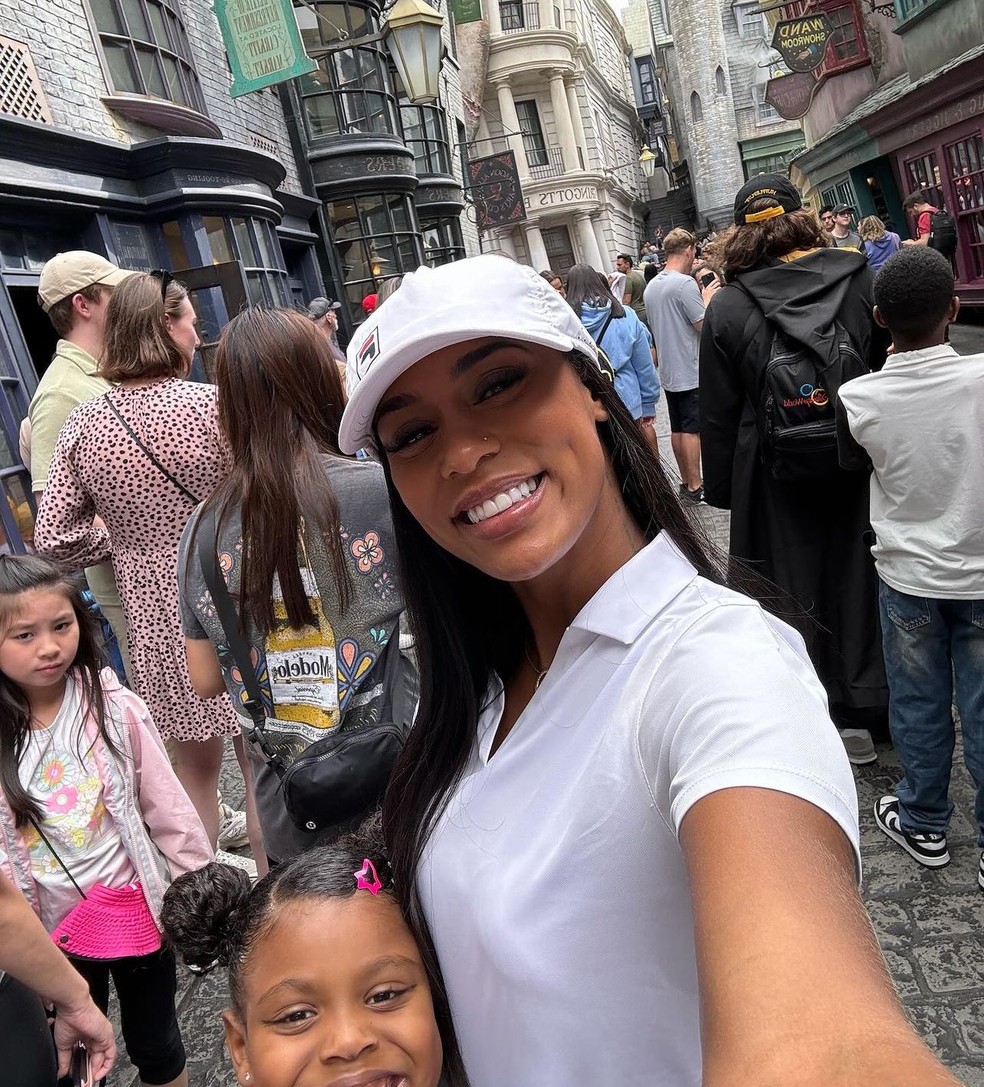 Rebecca viaja com família a Orlando e comemora primeira vez da filha ...