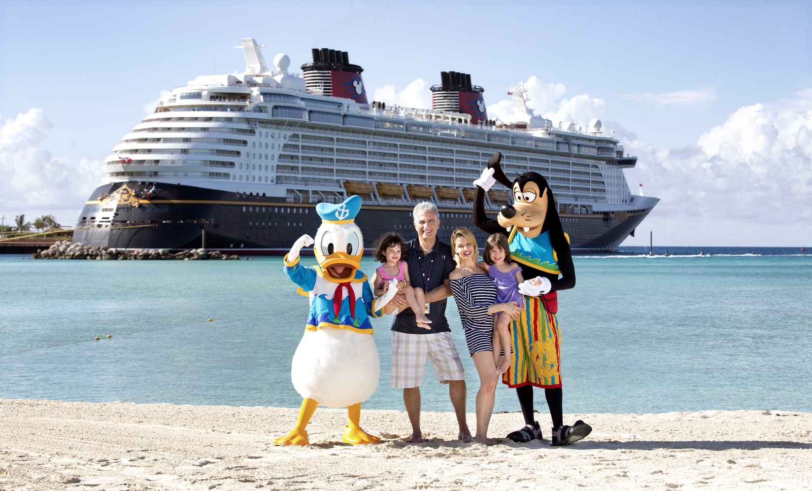 Cruzeiro Disney comemora 25 anos; veja novidades e relembre famosos a bordo