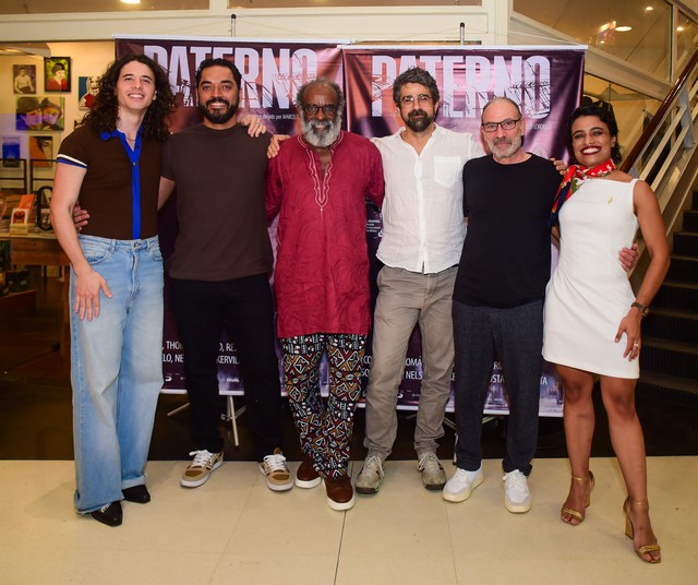 Marco Ricca posa com Felipe Ricca, seu filho com Adriana Esteves, em ...