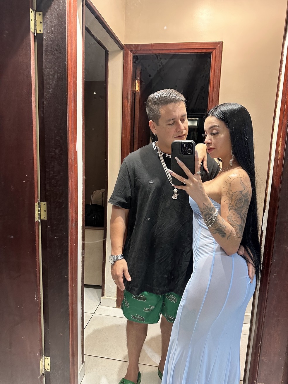 Influencer fatura alto 'traindo' o marido e busca recorde: 'Maior corno do Brasil'