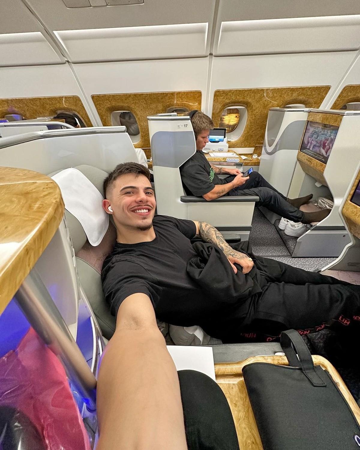 Após polêmica com Tati Zaqui, Thomaz Costa ostenta em Bali: 'Não é ...