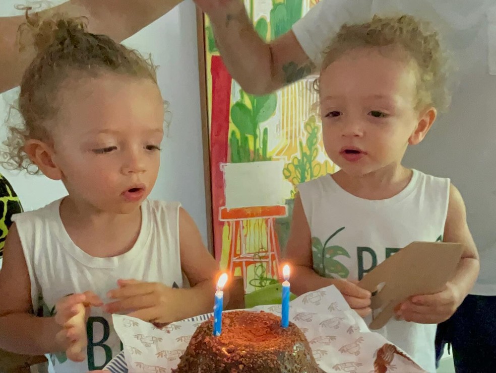 Fabiula Nascimento e Emílio Dantas celebram 2 anos dos filhos gêmeos ...