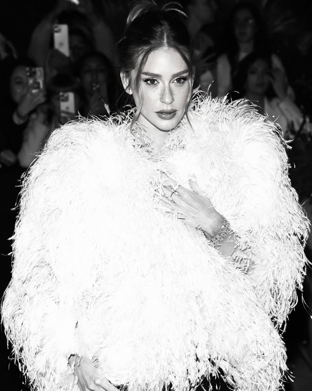 Marina Ruy Barbosa abre álbum de fotos em Cannes e arranca suspiros: 'Musa'