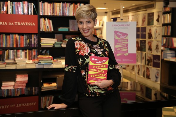 Dani Valente lança livro no Rio com a presença de famosos; fotos
