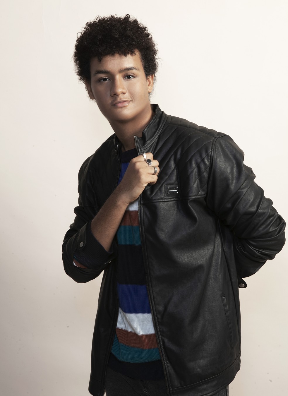 Fagulha em 'De Volta aos 15', Lucas Deluti fala sobre namoro e 'nights ...