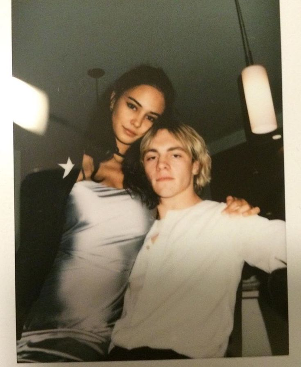 Saiba quem é Ross Lynch, atração do Lollapalooza que deu beijão em fã