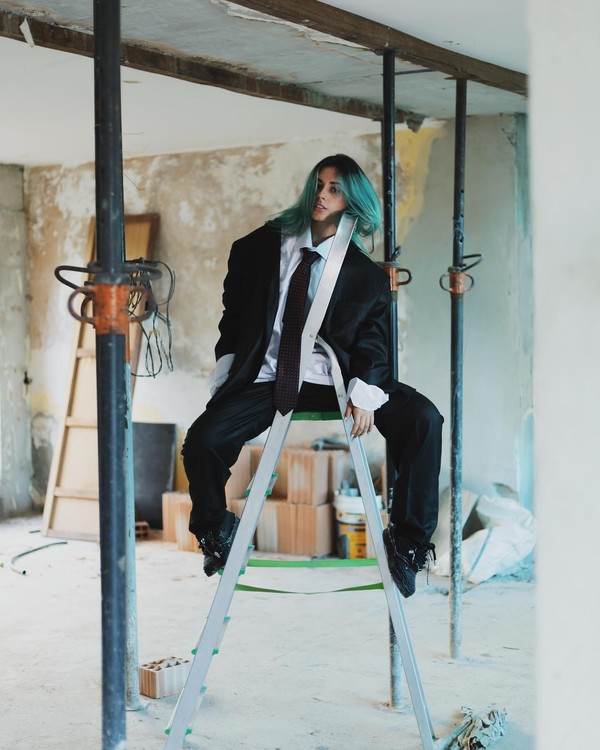 Influencer Jully Molinna 'vira' estatueta do Oscar no Carnaval em ...