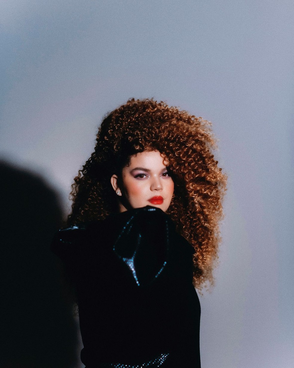 Laura Simões, filha de Fabiana Karla, celebra nova etapa artística na ...