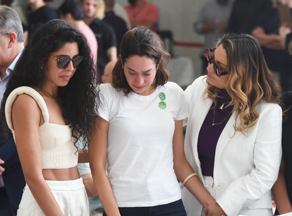 Janja, futura primeira-dama, se despede de Gal Costa em velório
