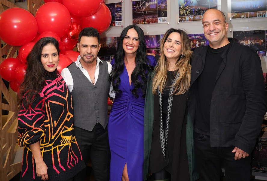 Zezé Di Camargo recebe Graciele, as filhas e o genro em show no Dia dos ...