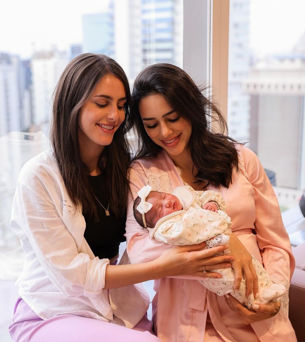 Bruna Biancardi compartilha novas fotos do parto de Mavie ao parabenizar a irmã
